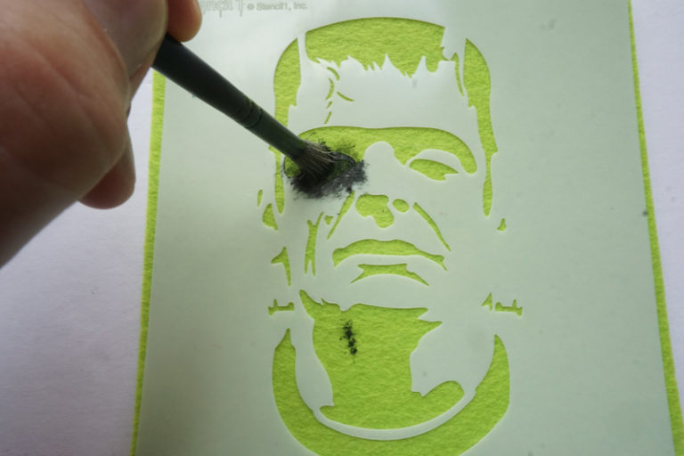 How To Stencil Halloween Felt Ornaments | Stencil 1