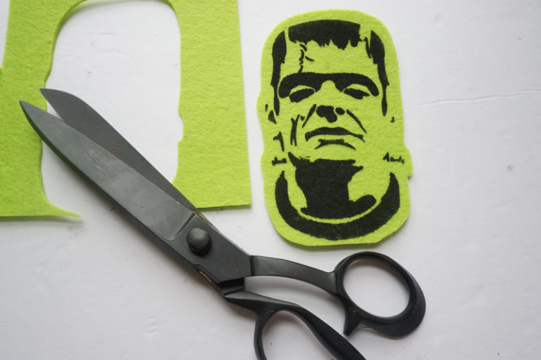 How To Stencil Halloween Felt Ornaments | Stencil 1